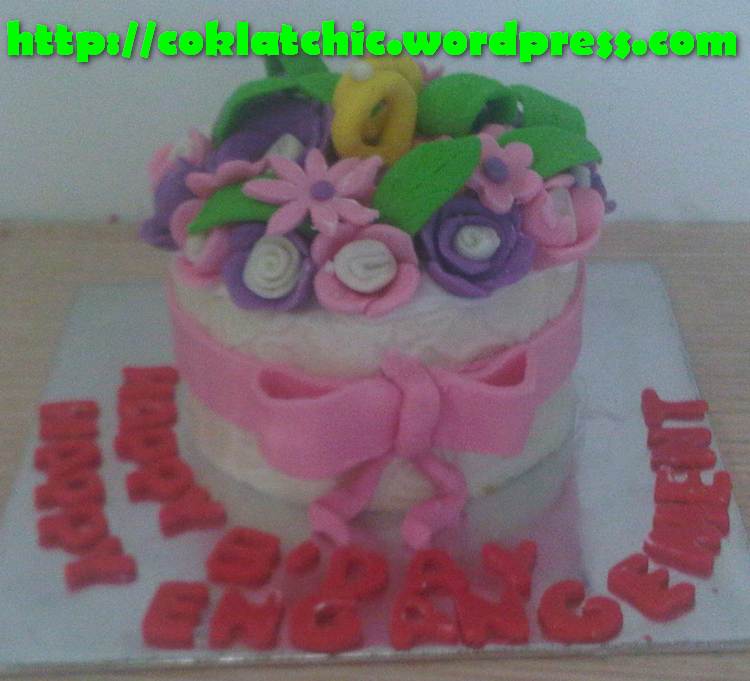 Cake buket bunga dan sepasang cincin – Happy Bday dan Happy Engagement ...